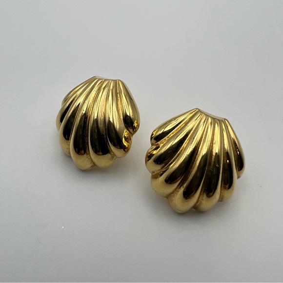 Monet | Jewelry | Vintage Monet Shell Shaped Gold Tone Clip On Earrings ...